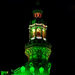 Christmas Lights on Helmsley Building | NY Christmas Gifts